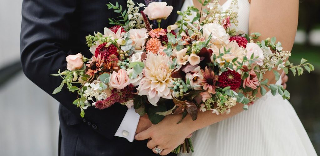 What Is A Reasonable Budget For Wedding Flowers 